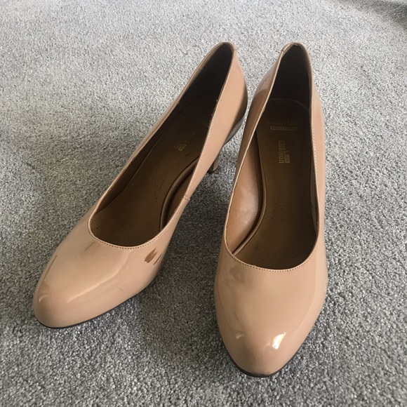 Clarks | Shoes | Clarks Cushion Soft Beige Patent Leather Size 1 | Poshmark